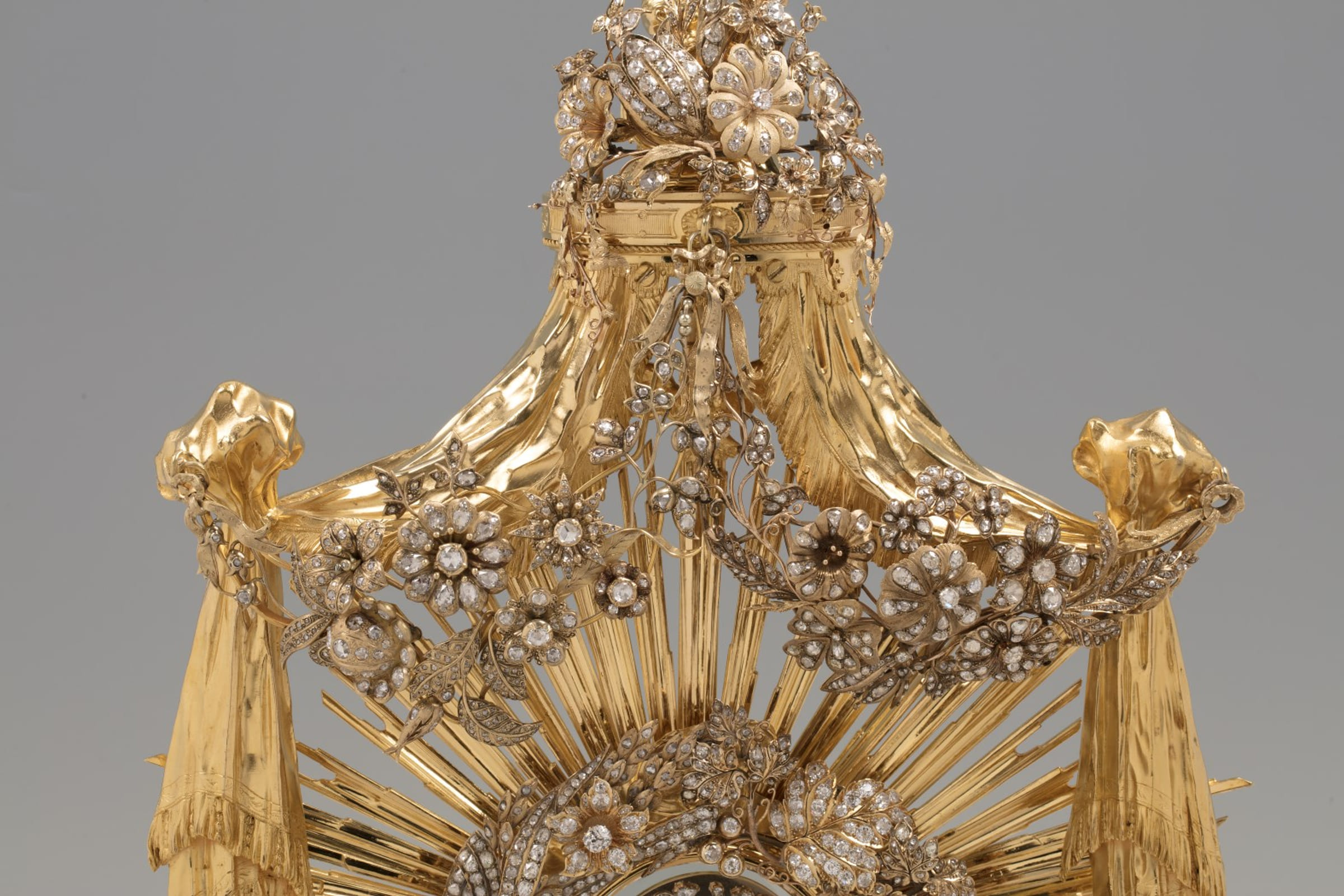 De gestolen monstrans: waarom je geen schatten op aarde moet - EO